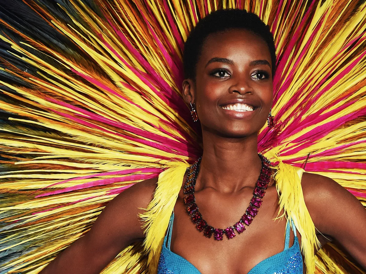 L'angolaise Maria Borgias impose la coupe afro sur le Victoria's Secret ...