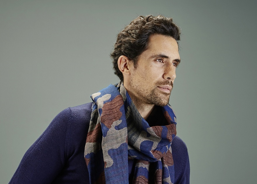 Le chèche, véritable accessoire de mode pour hommes - Tendances People Mag